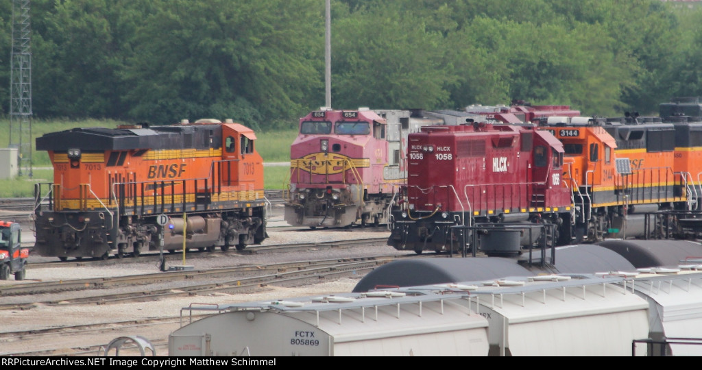 BNSF 7013, BNSF 654, HLCX 1058, & BNSF 3144